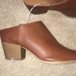 Universal Thread | Shoes | Mules Clogs Size 1 Slips On Shoes Leather ...
